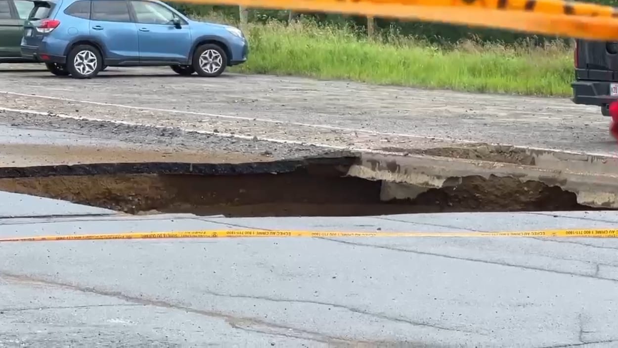 Évacuation du stationnement du Mont-Sainte-Anne après un gros ...