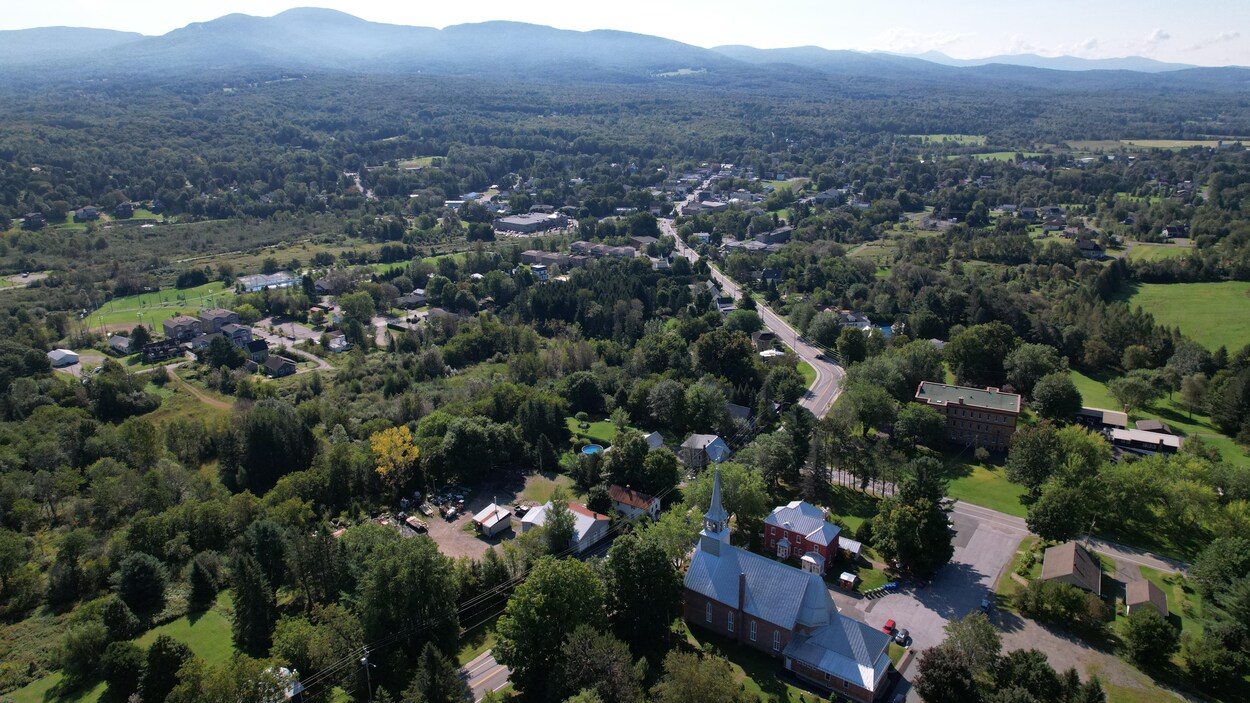 Une hausse de taxes salée pour les contribuables de Sutton et Compton ...