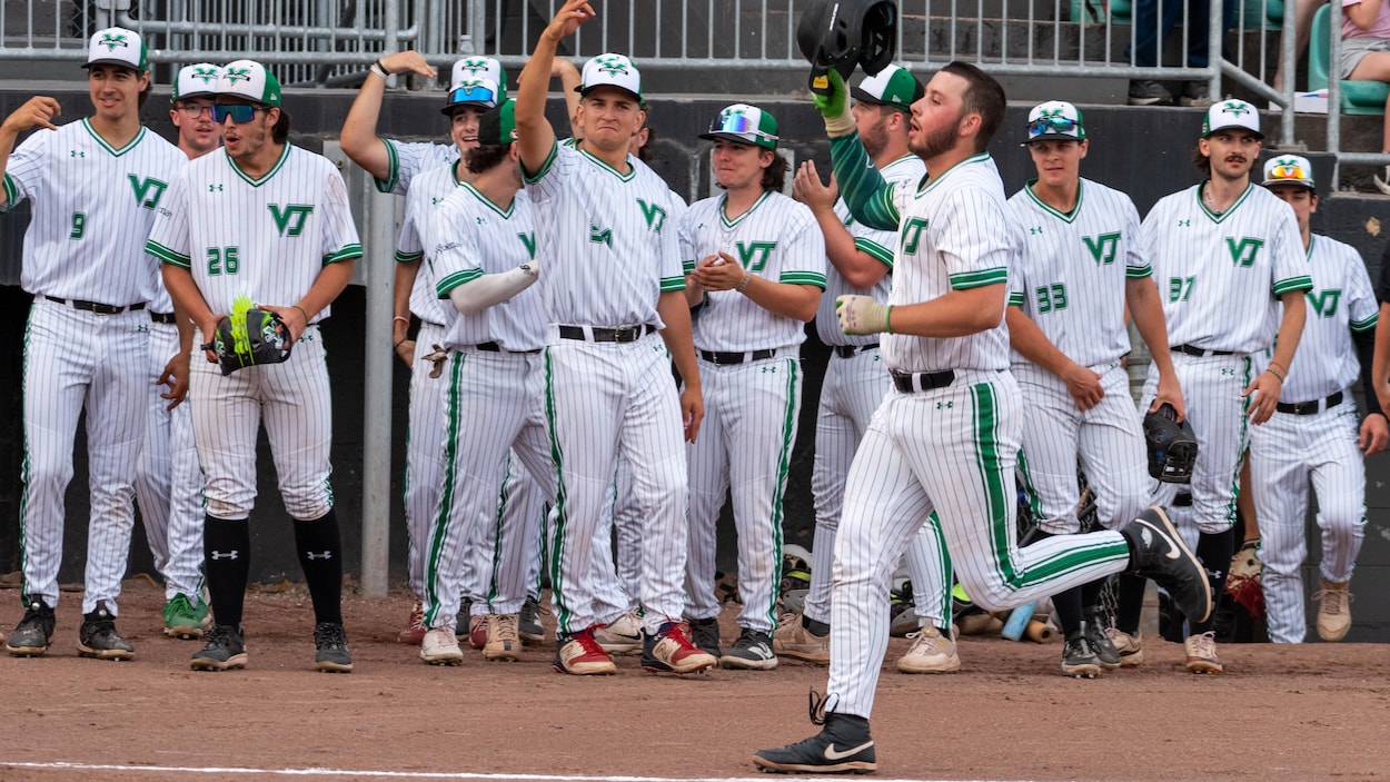 Deux victoires à domicile pour les Voyageurs de Jonquière | Radio-Canada