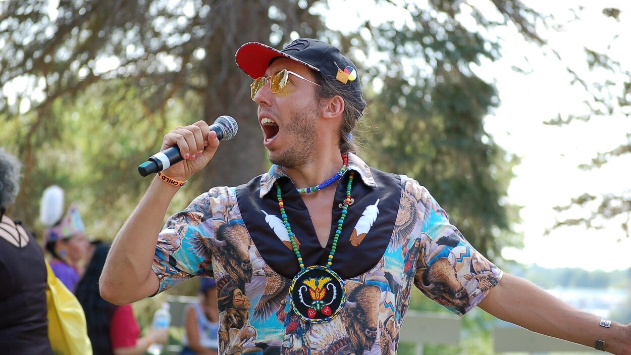 Les Autochtones à fond sur les réseaux sociaux | La Décennie ...