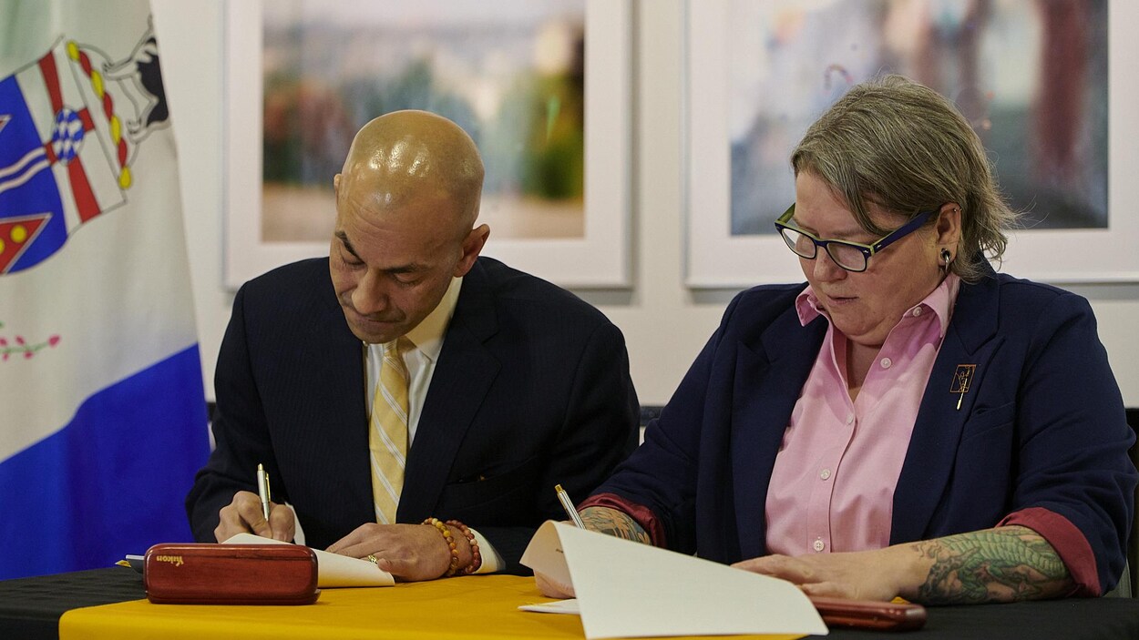 Les libéraux et le NPD du Yukon signent une entente valable jusqu’aux ...