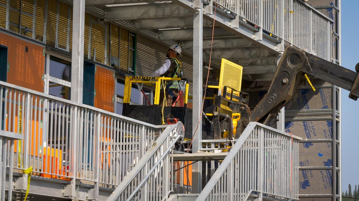 Old Crow profite d’un essor de la construction | Radio-Canada