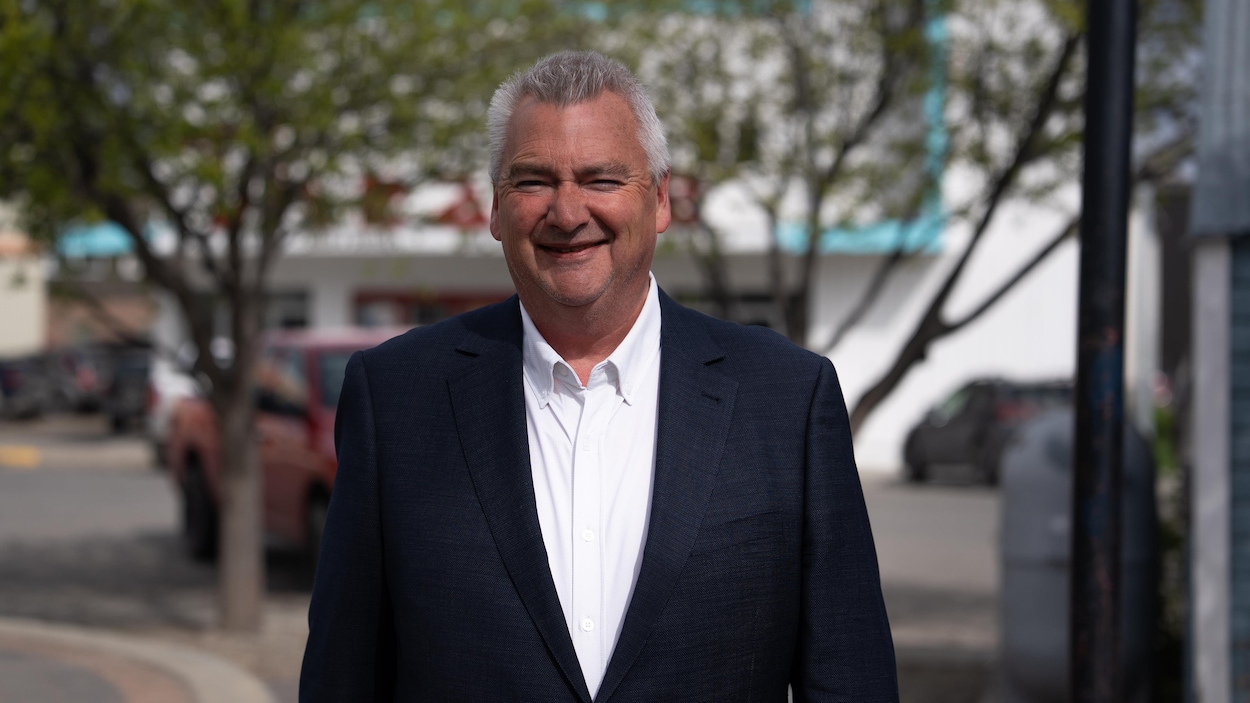 Le nouveau premier ministre du Yukon, Mike Pemberton, a prêté serment ...