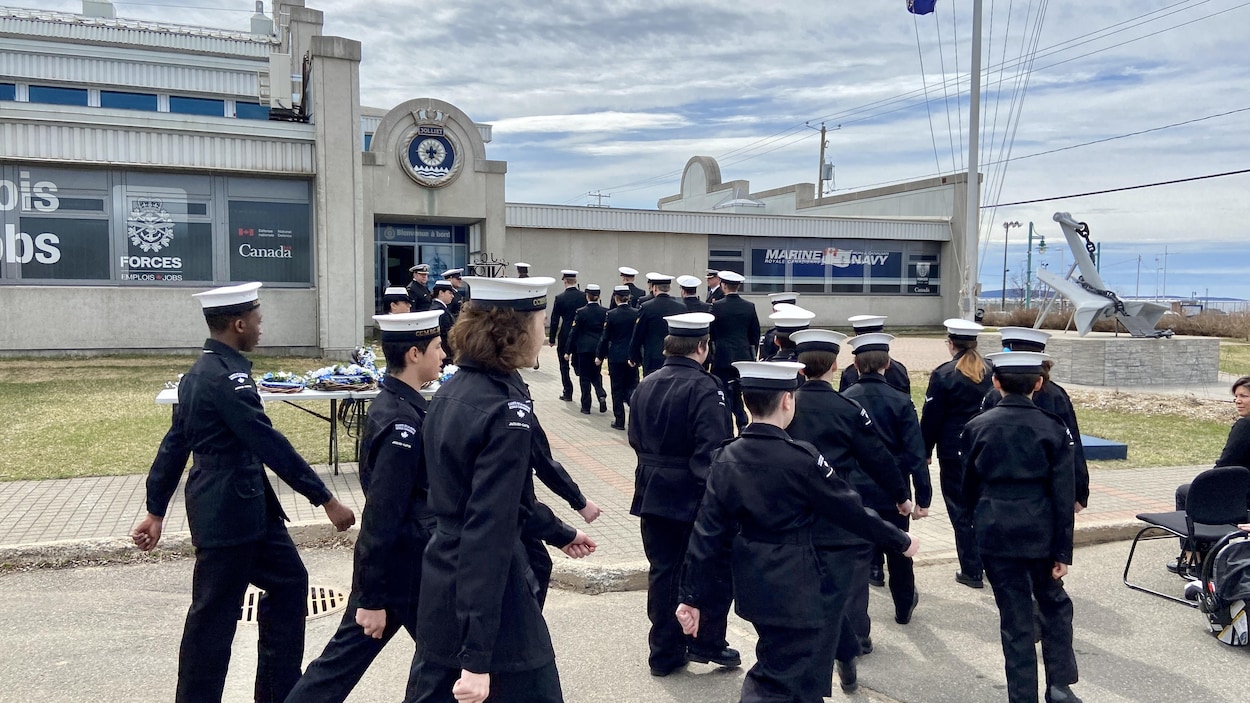 Le NCSM Jolliet célèbre le centenaire de la Réserve navale du Canada ...