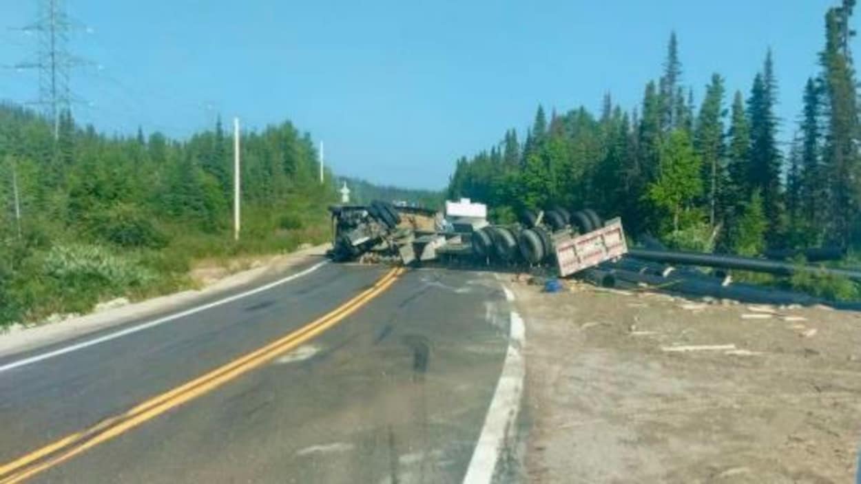 Trois accidents en six jours sur la route 389 | Radio-Canada