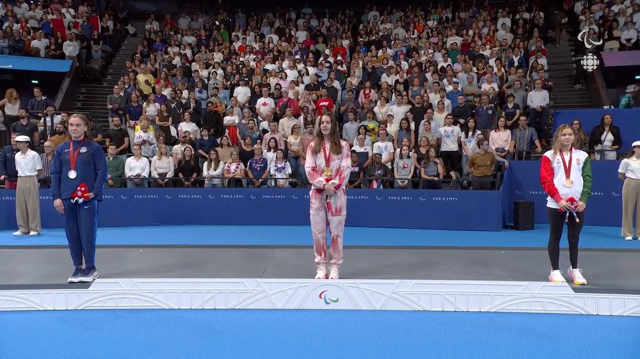 Aurélie Rivard reçoit l’or au 400 m stle libre S10 | Radio-Canada