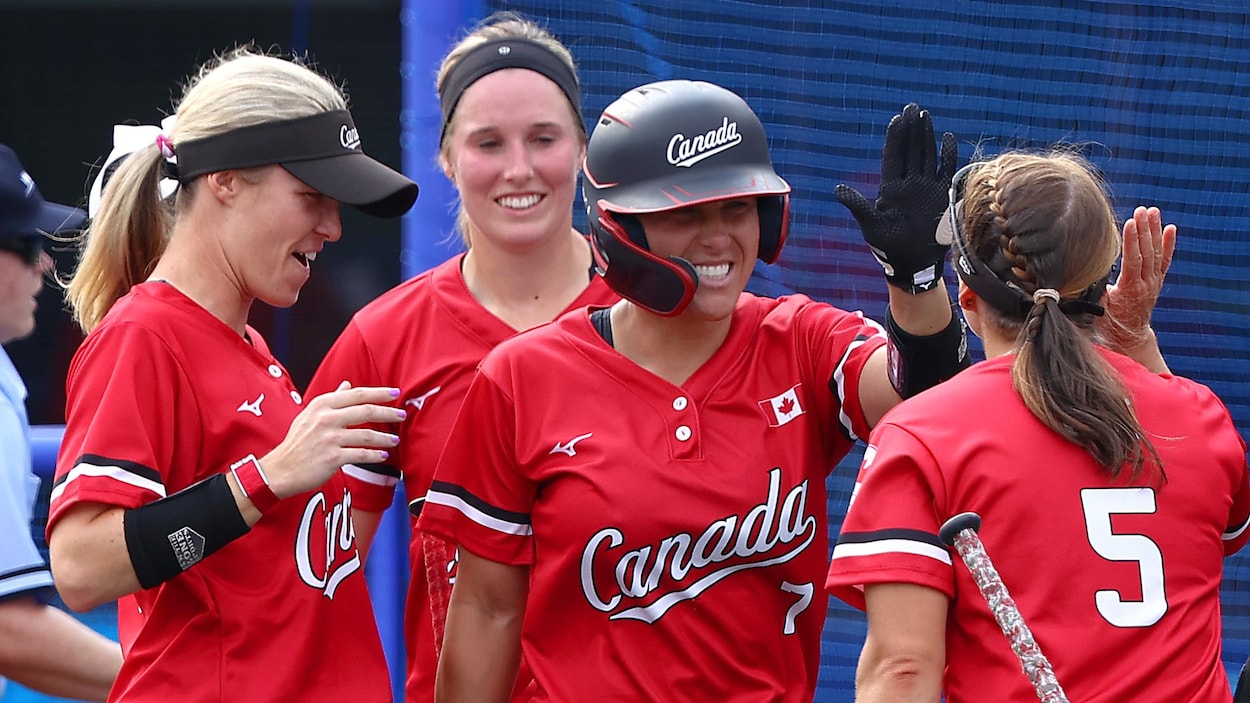 Le Canada domine le Mexique d'entrée au tournoi de softball | Radio ...