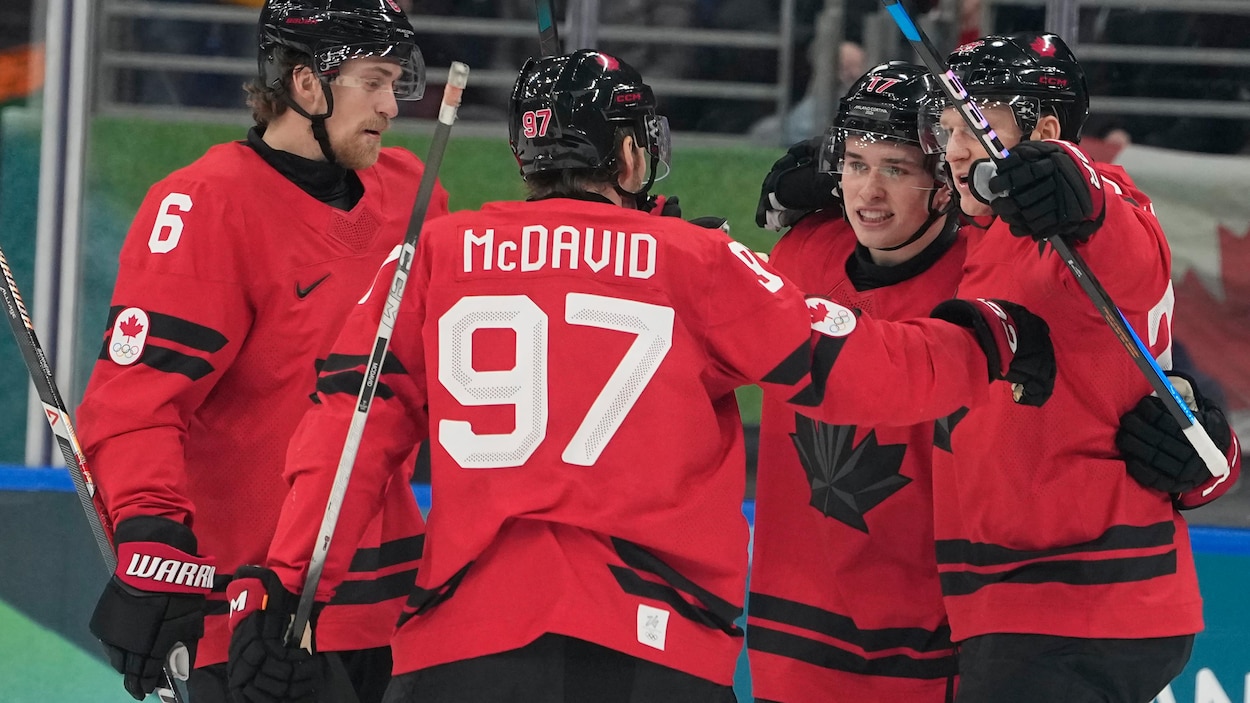 Deuxième victoire pour le Canada en hockey masculin | Radio-Canada