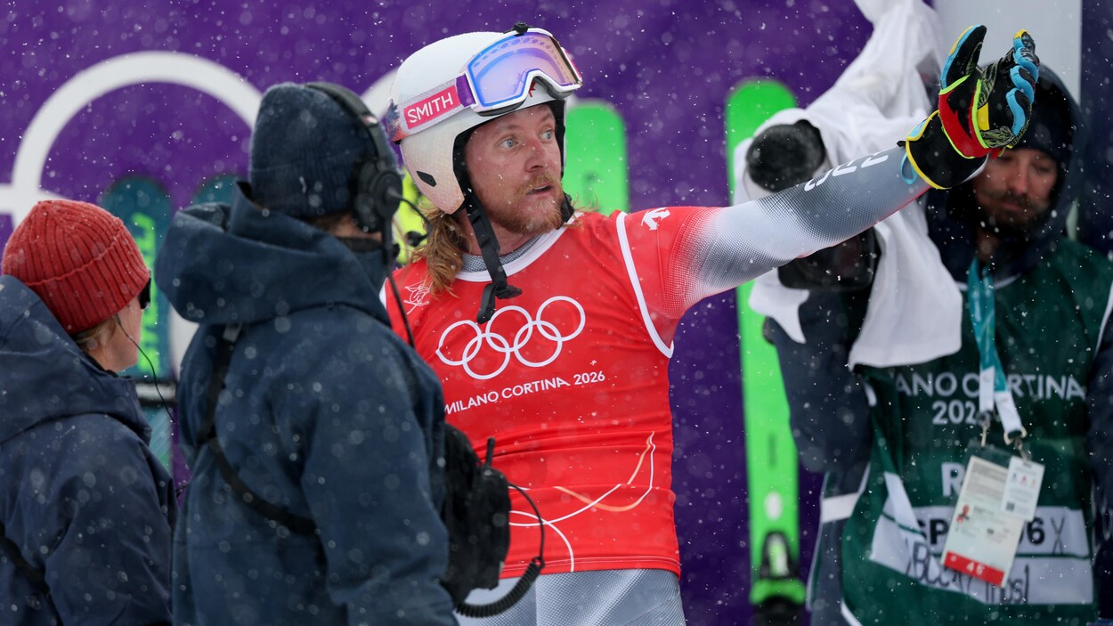 Jared Schmidt en colère après sa disqualification | En bref | Radio-Canada