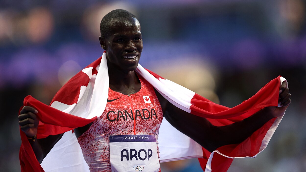 Marco Arop médaillé d’argent au 800 m à Paris | Radio-Canada