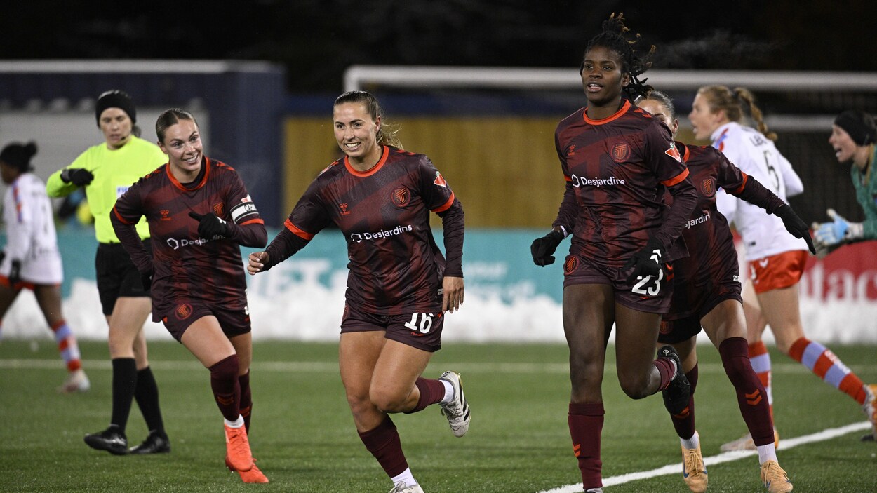 L’AFC Toronto élimine les Roses en demi-finale de la SLN | Radio-Canada