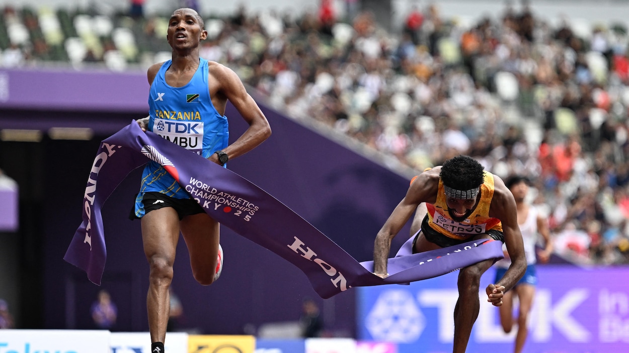Alphonce Simbu remporte le marathon des mondiaux | Radio-Canada