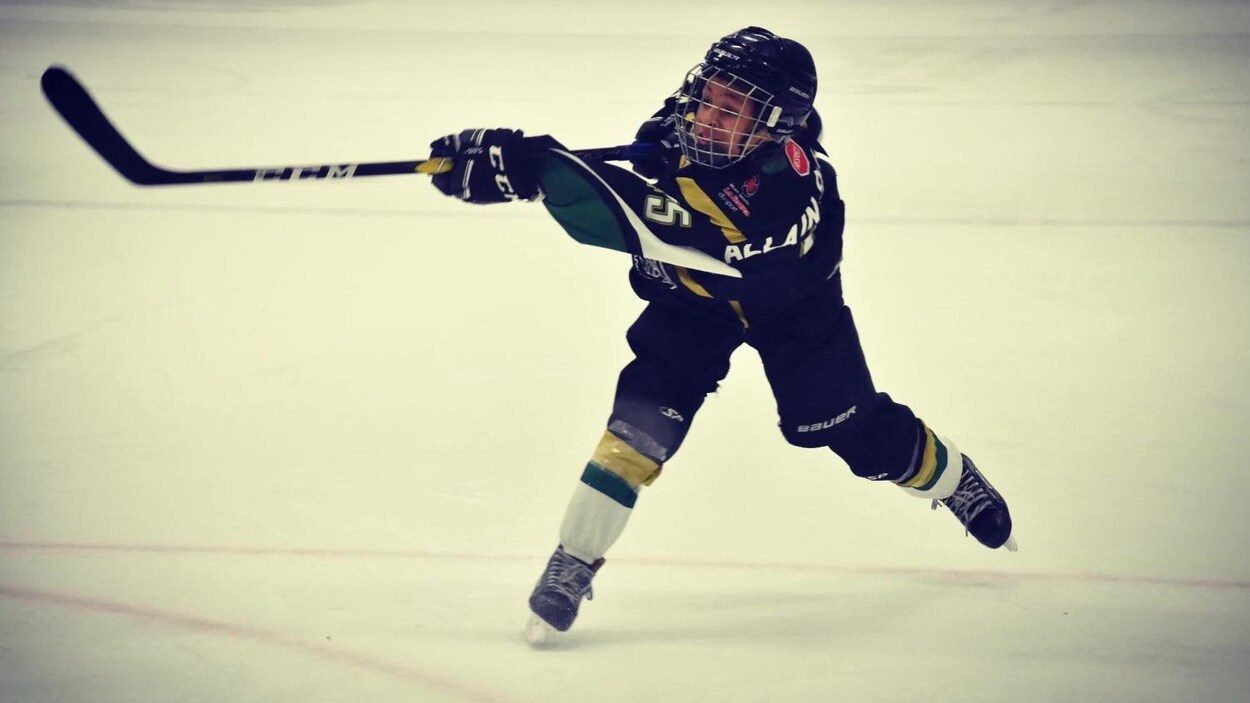 Allégations de racisme : un hockeyeur réintègre l’Intrépide pour la ...