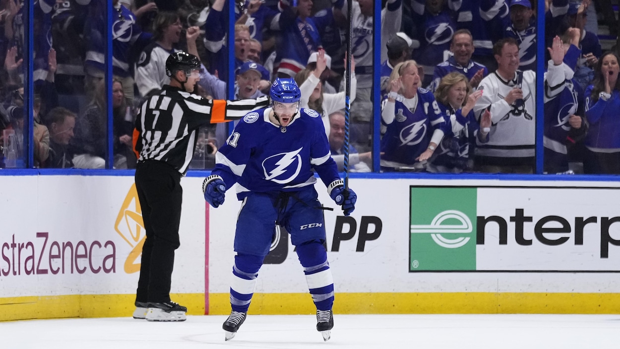 Un premier gain du Lightning dans la bataille de la Floride | Radio-Canada