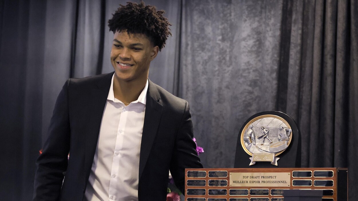 L’ascension vertigineuse de Cayden Lindstrom | Radio-Canada