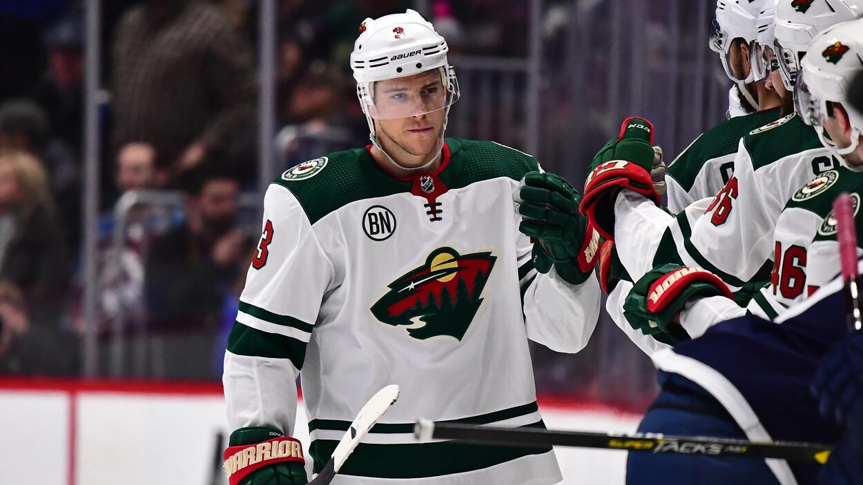 Les Bruins acquièrent Charlie Coyle | Radio-Canada.ca
