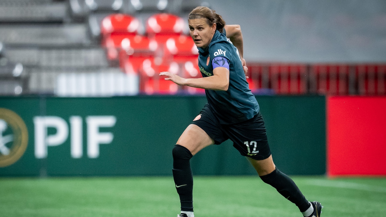 Portland Thorns retire Christine Sinclair's number 12 jersey and induct ...