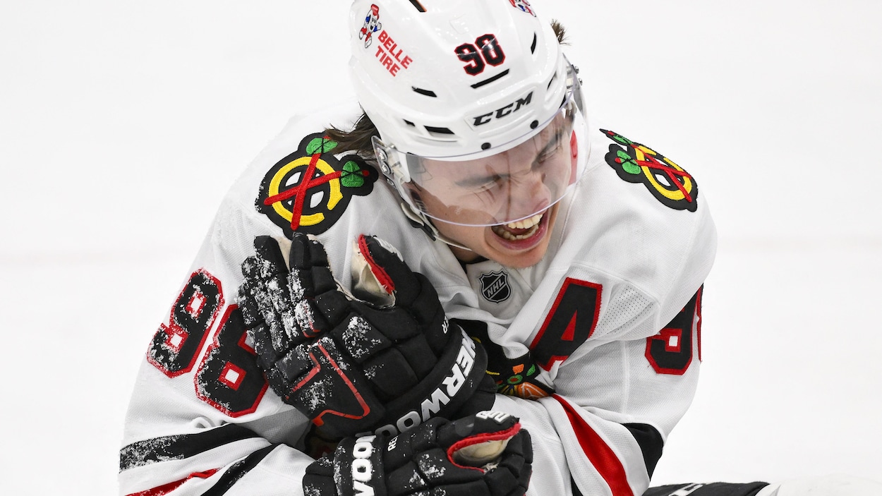 Les Blackhawks inscrivent le nom de Connor Bedard sur la liste des ...