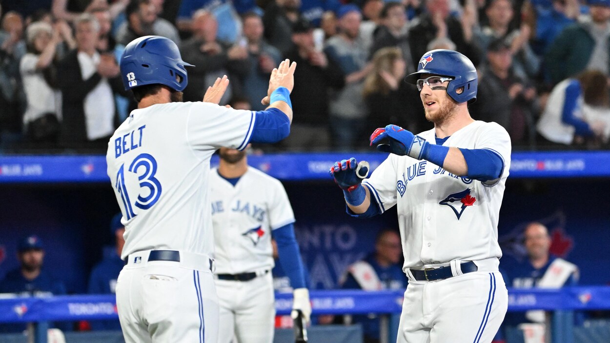 Jansen frappe deux circuits dans un gain des Blue Jays contre les White Sox | Radio-Canada