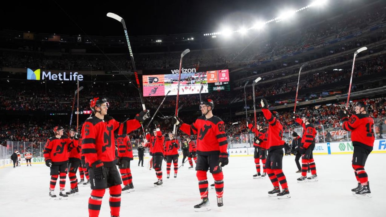 Les Devils ont raison des Flyers devant 70 328 personnes au MetLife ...