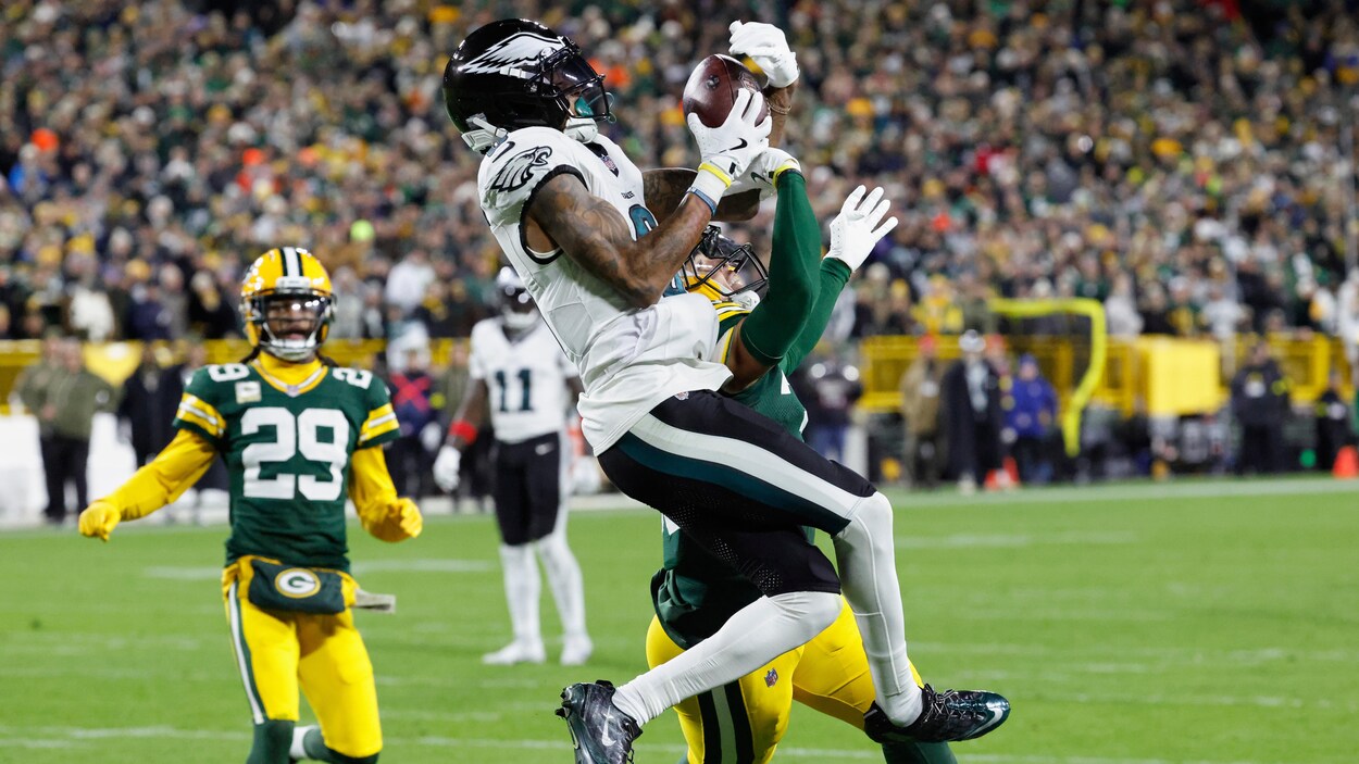 Les Eagles défont les Packers 10-7 dans un duel défensif à Green Bay ...