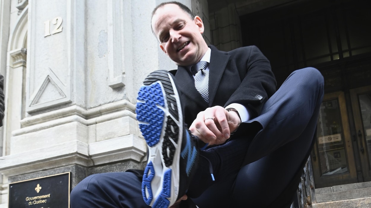 Eric Girard doit enfiler ses espadrilles et aider le sport au plus vite ...