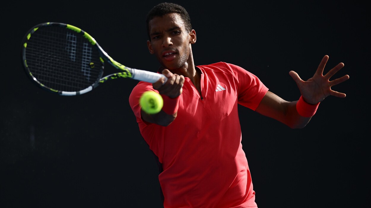 Félix Auger-Aliassime passe au 2e tour au Qatar | Radio-Canada
