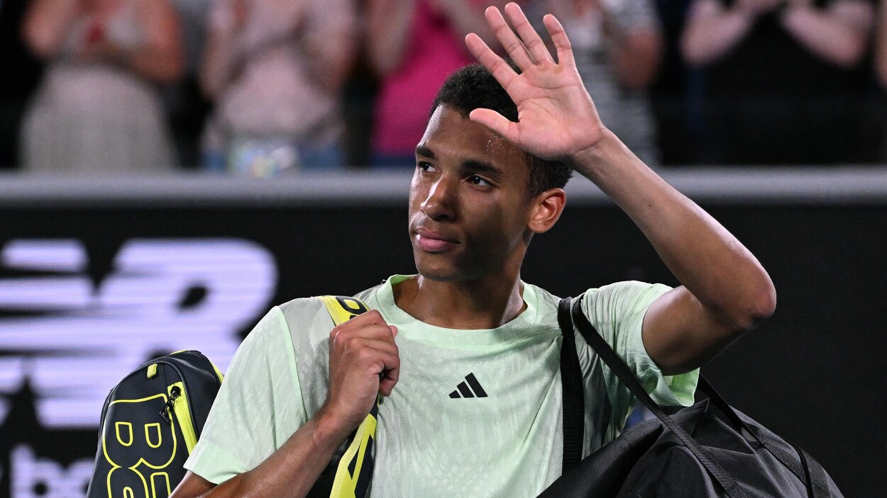 Félix Auger-Aliassime stoppé par Daniil Medvedev à Melbourne | Radio-Canada