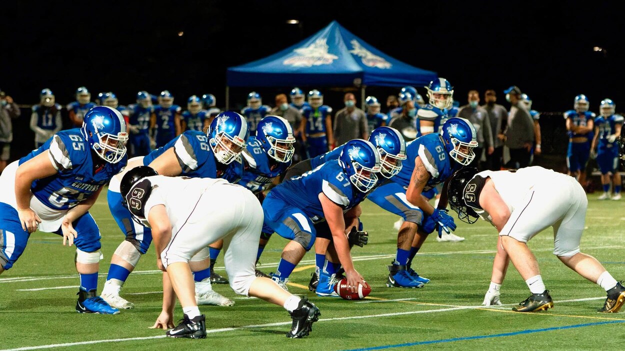 Les Griffons officiellement relégués en troisième division du football collégial | Radio-Canada