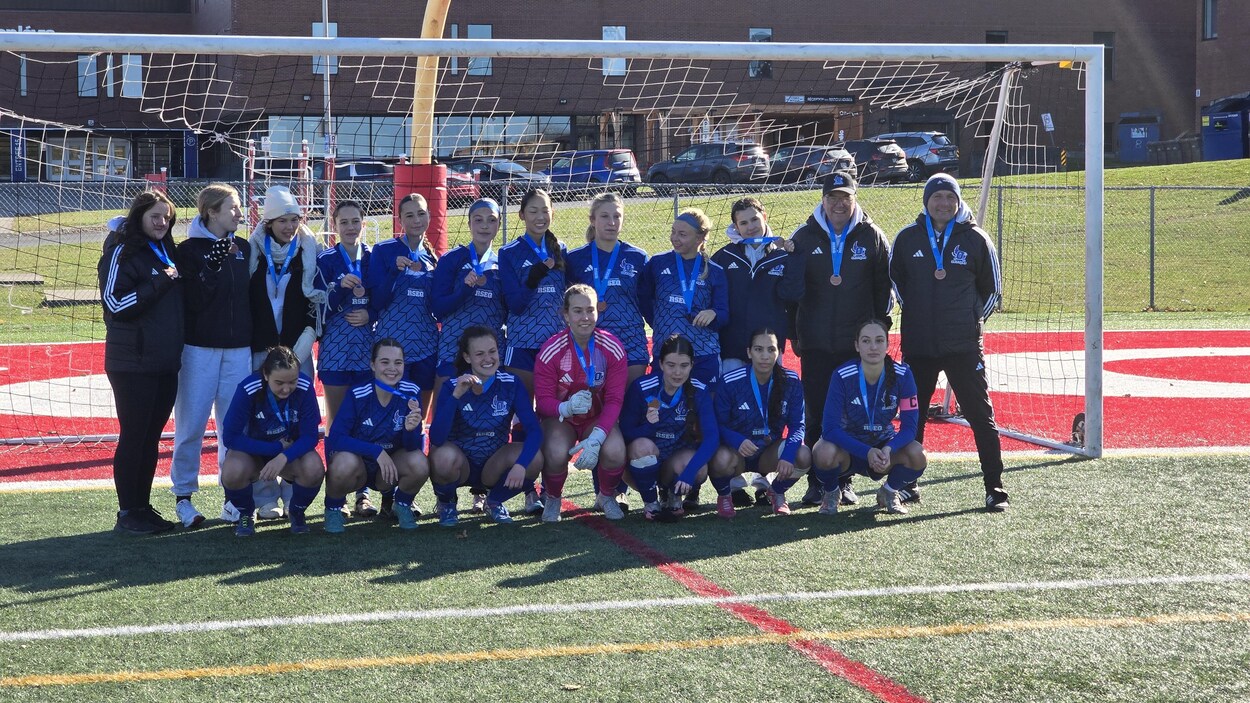 Soccer collégial : les Griffons ramènent l’or et le bronze à la maison | Radio-Canada