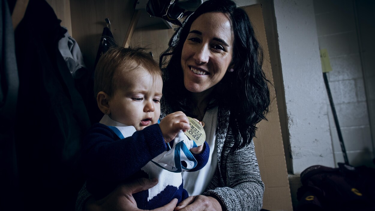 Caroline Ouellette - Liv est arrivée... et a tout changé | ICI Radio ...