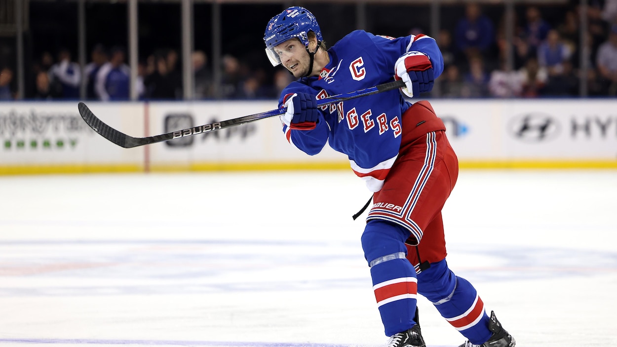 Jacob Trouba passe des Rangers aux Ducks | Radio-Canada