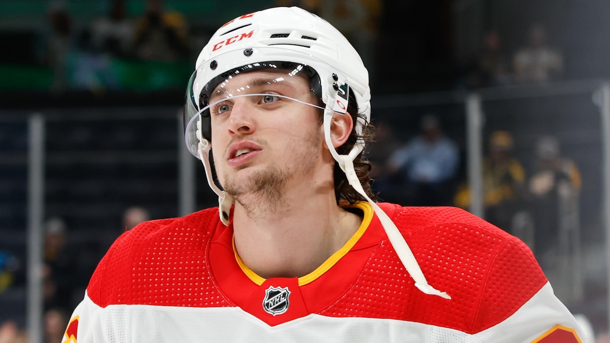 L’attaquant Jakob Pelletier s’entend pour un an avec les Flames de ...