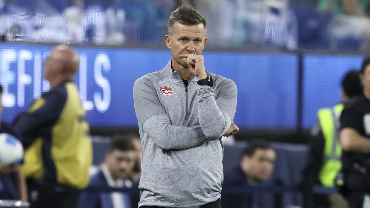 Une suspension de deux matchs pour l’entraîneur-chef du Canada, Jesse ...