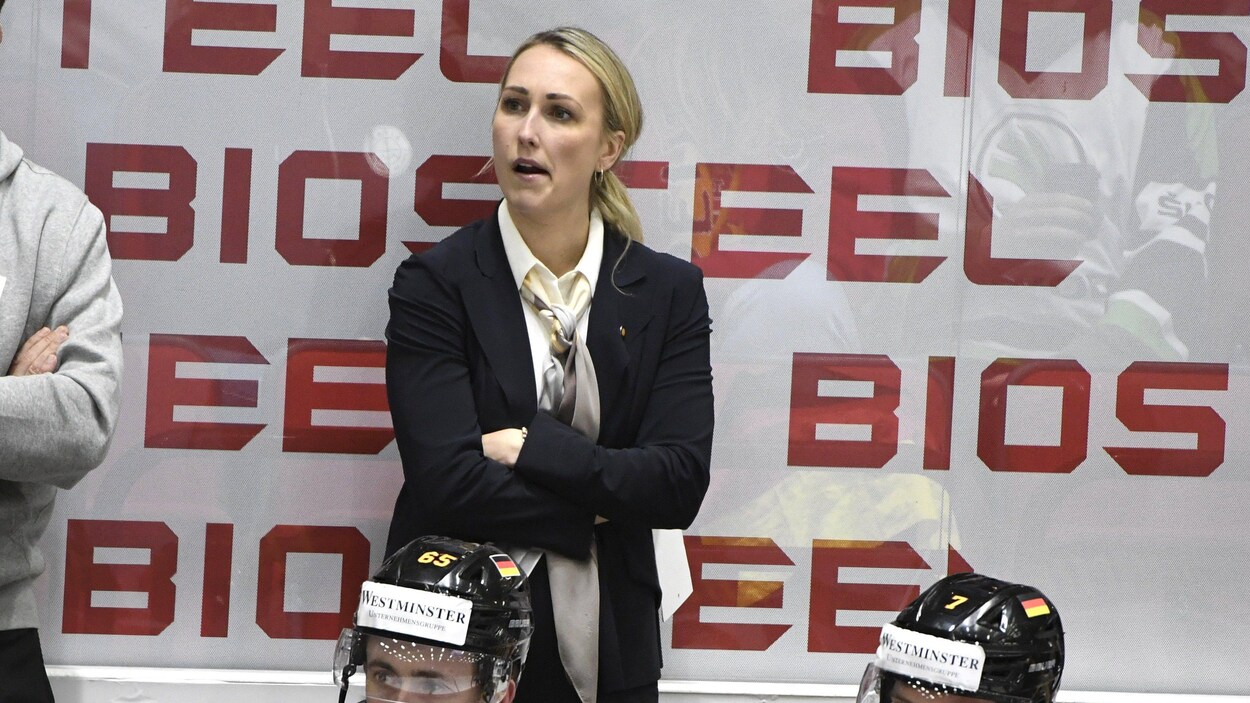 Jessica Campbell, première entraîneuse adjointe dans la LAH | Radio ...