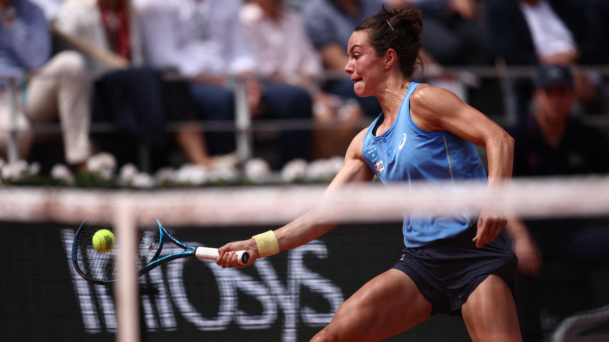 Loïs Boisson surprend Jessica Pegula en huitièmes à Paris | Radio-Canada