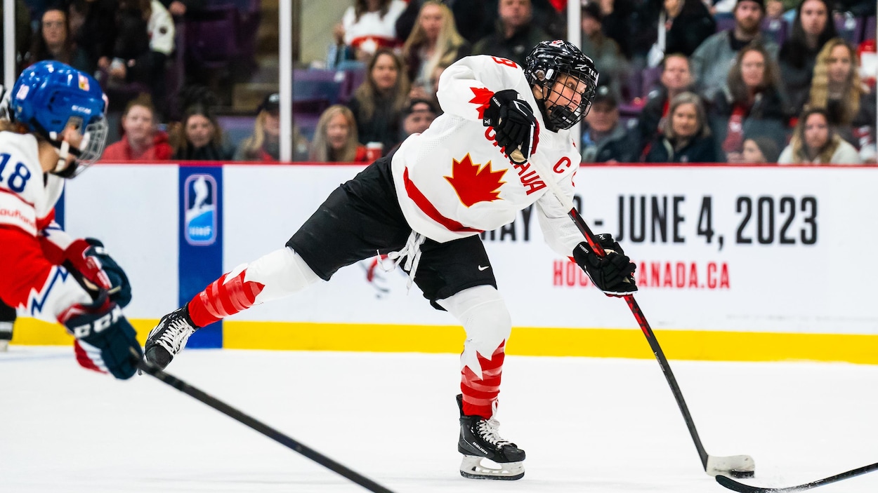 Un 100e et 101e but pour Poulin dans une victoire du Canada au mondial ...