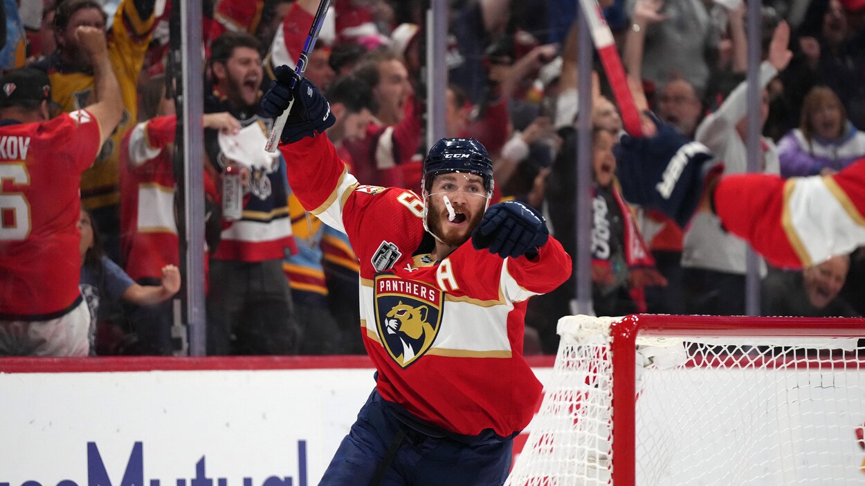 Les Panthers remportent un premier match en finale | Radio-Canada