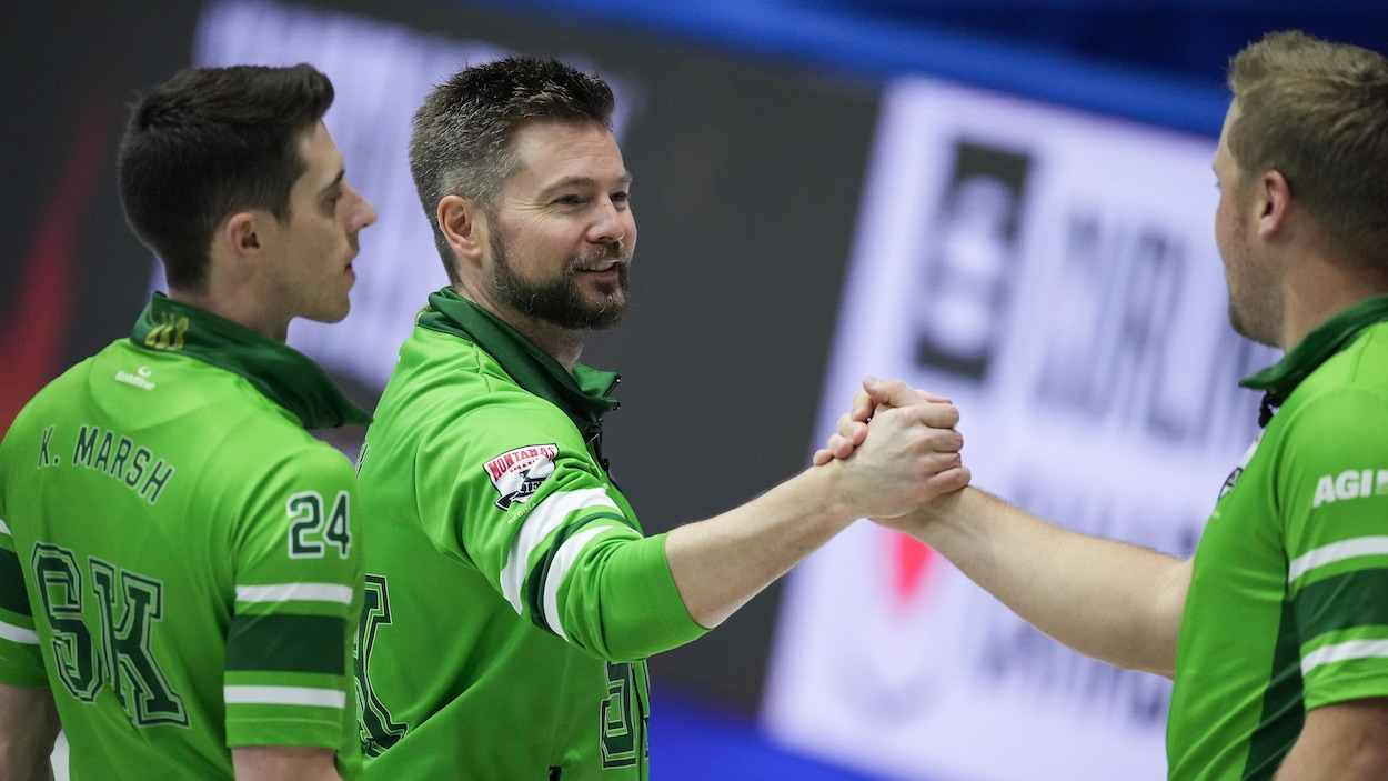 Mike McEwen malmène Jamie Koe 10-2 et se hisse en tête du groupe B au ...