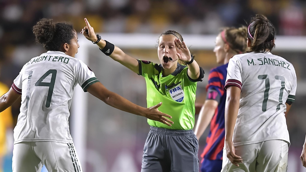 Une arbitre de Lévis à la Coupe du monde de soccer | Radio-Canada