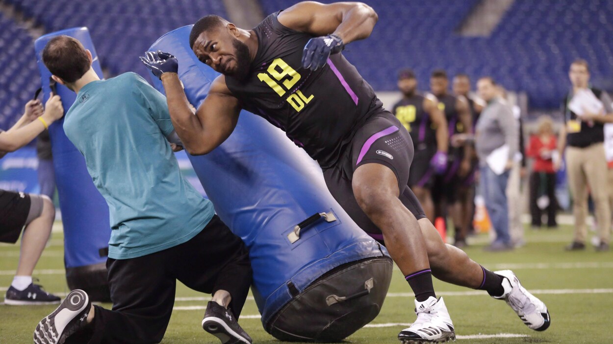 Les Jets repêchent le Canadien Nathan Shepherd | Radio-Canada.ca