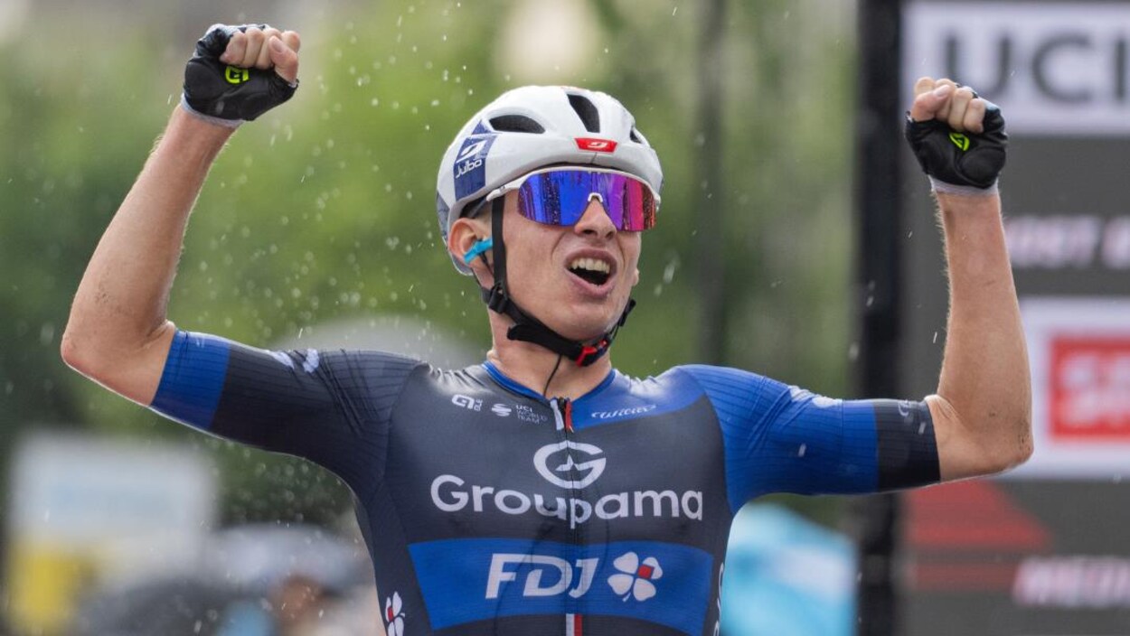 Romain Grégoire remporte la 1re étape du Tour de Suisse, Hugo Houle ...