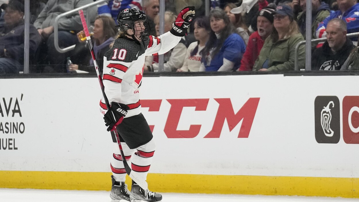 Sarah Fillier signe son contrat d’entrée avec les Sirens de New York ...