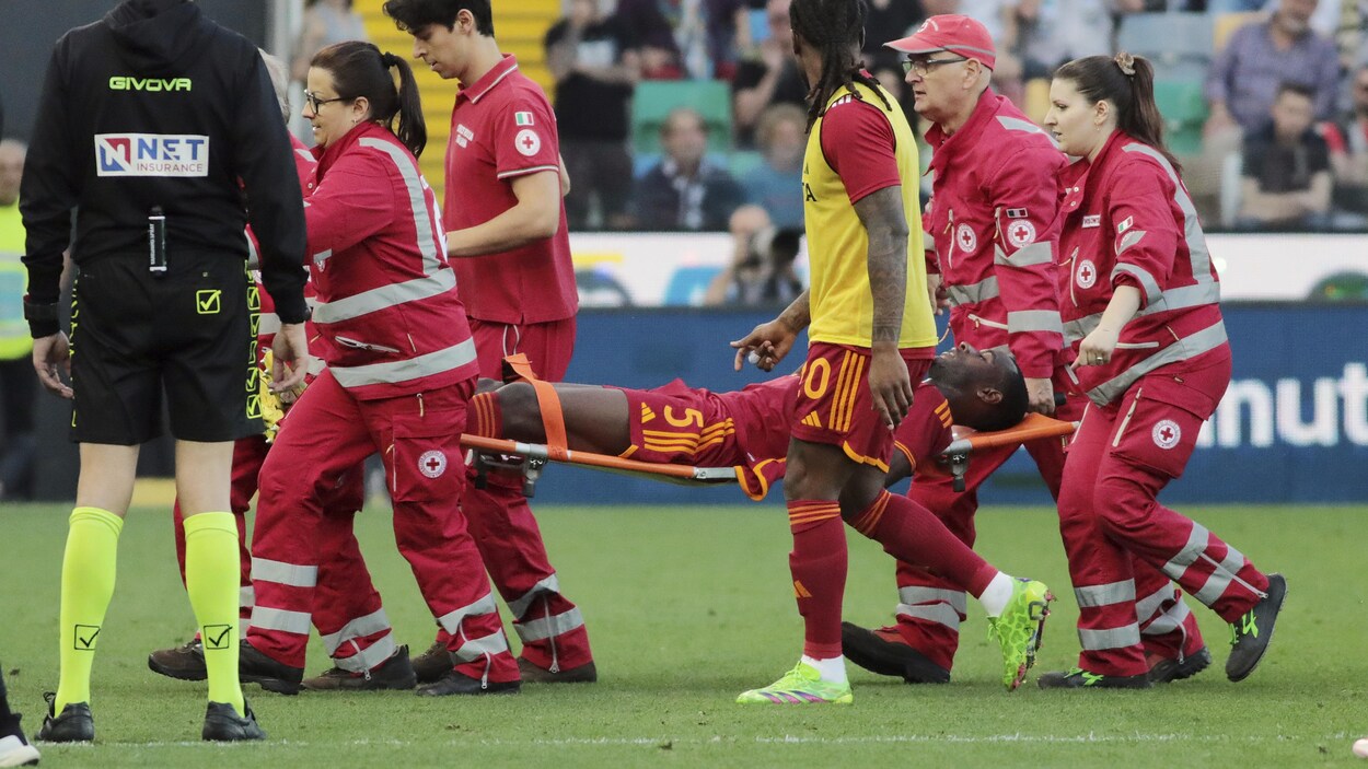 Un match suspendu en Italie après le malaise d’un joueur de l’AS Roma ...