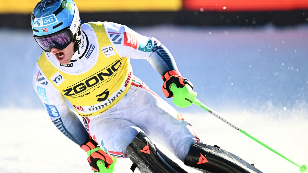 Le Norvégien Timon Haugan survole le slalom d’Alta Badia | Radio-Canada