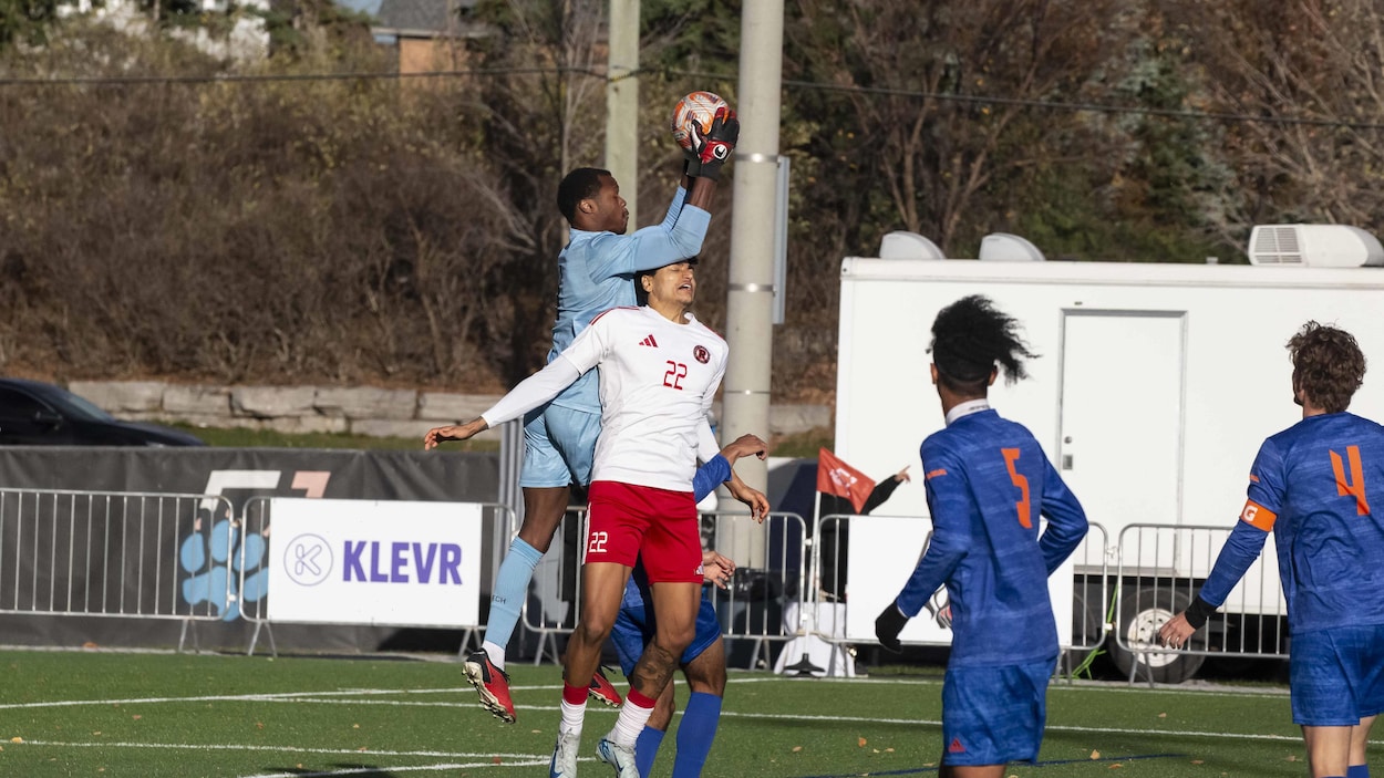 Championnat universitaire de soccer masculin : Quart de finale - UQTR c ...