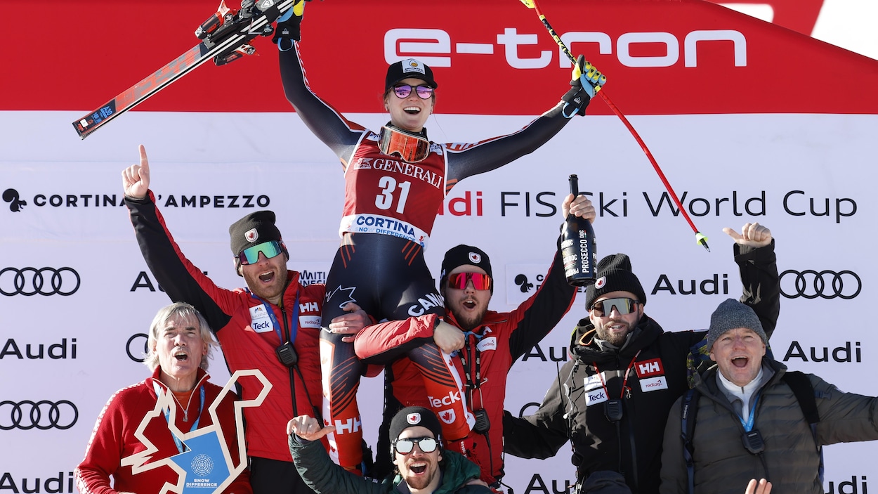 Valérie Grenier sur le podium à Cortina d’Ampezzo | Radio-Canada