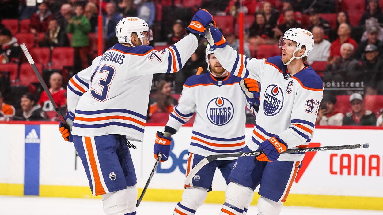 On ne refuse pas une invitation de Connor McDavid | Radio-Canada