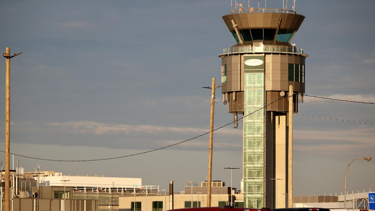 L'aéroport de Québec vise 600 000 passagers de plus d'ici 5 ans | Radio ...