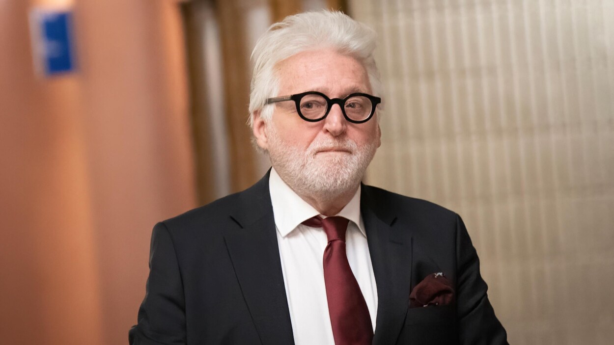 Une deuxième plaignante témoigne de son agression au procès de Gilbert ...